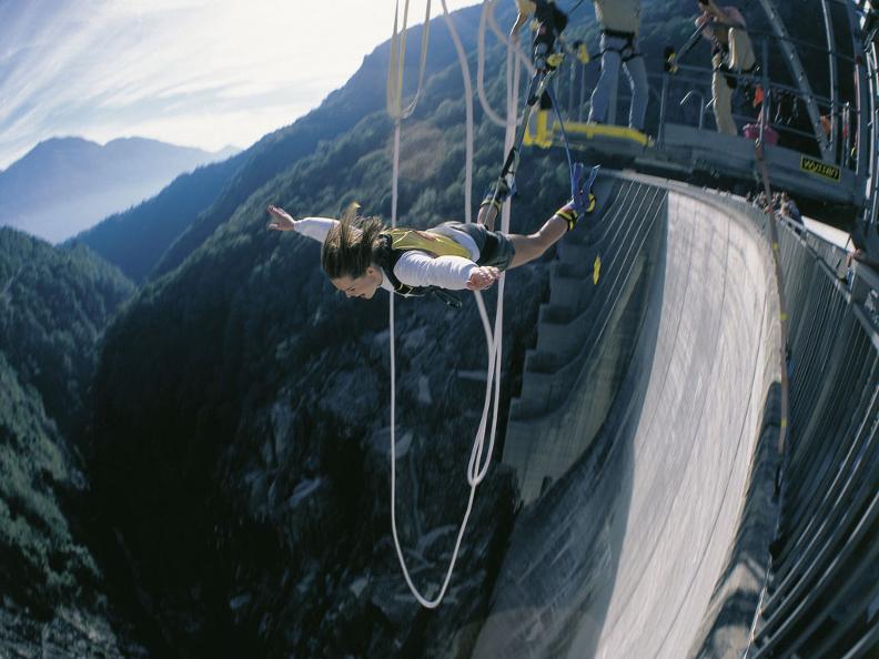 "Goldeneye" Bungee Jumping - Tessin Tourisme
