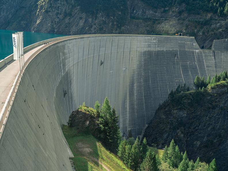 Sport climbing - Luzzone Dam, Olivone - Things to do in Ticino