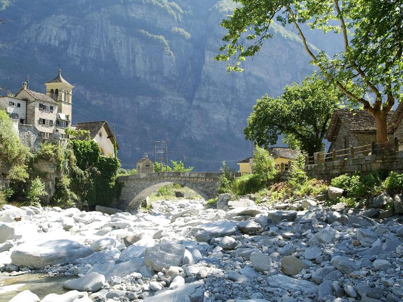 Ponte Brolla - Cevio, Avegno - Escursionismo e bike in Ticino